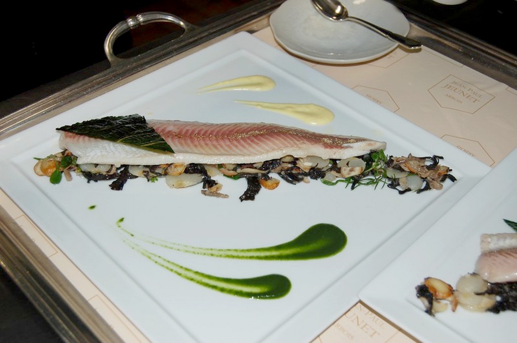 Recette Féra du lac, navets nains & chénopodes, cèpes cru au beurre de ...